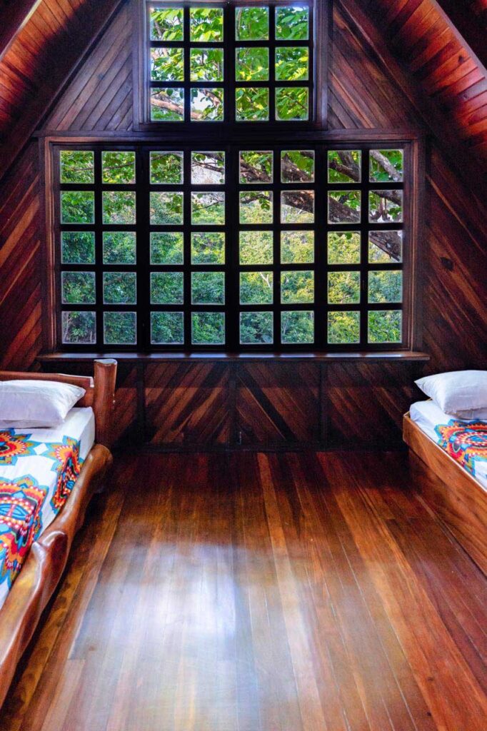 Casa Carpintero Lineado - Flor de Paraiso Bungalows - Montezuma